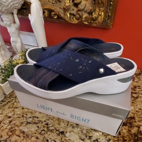 Bzees | Shoes | Ladies Bzees Diamond X Ban Sandals W Cloud Tech | Poshmark